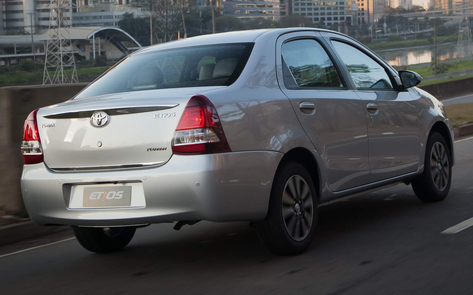 Toyota Etios 2015: fotos, preços e conteúdo das versões