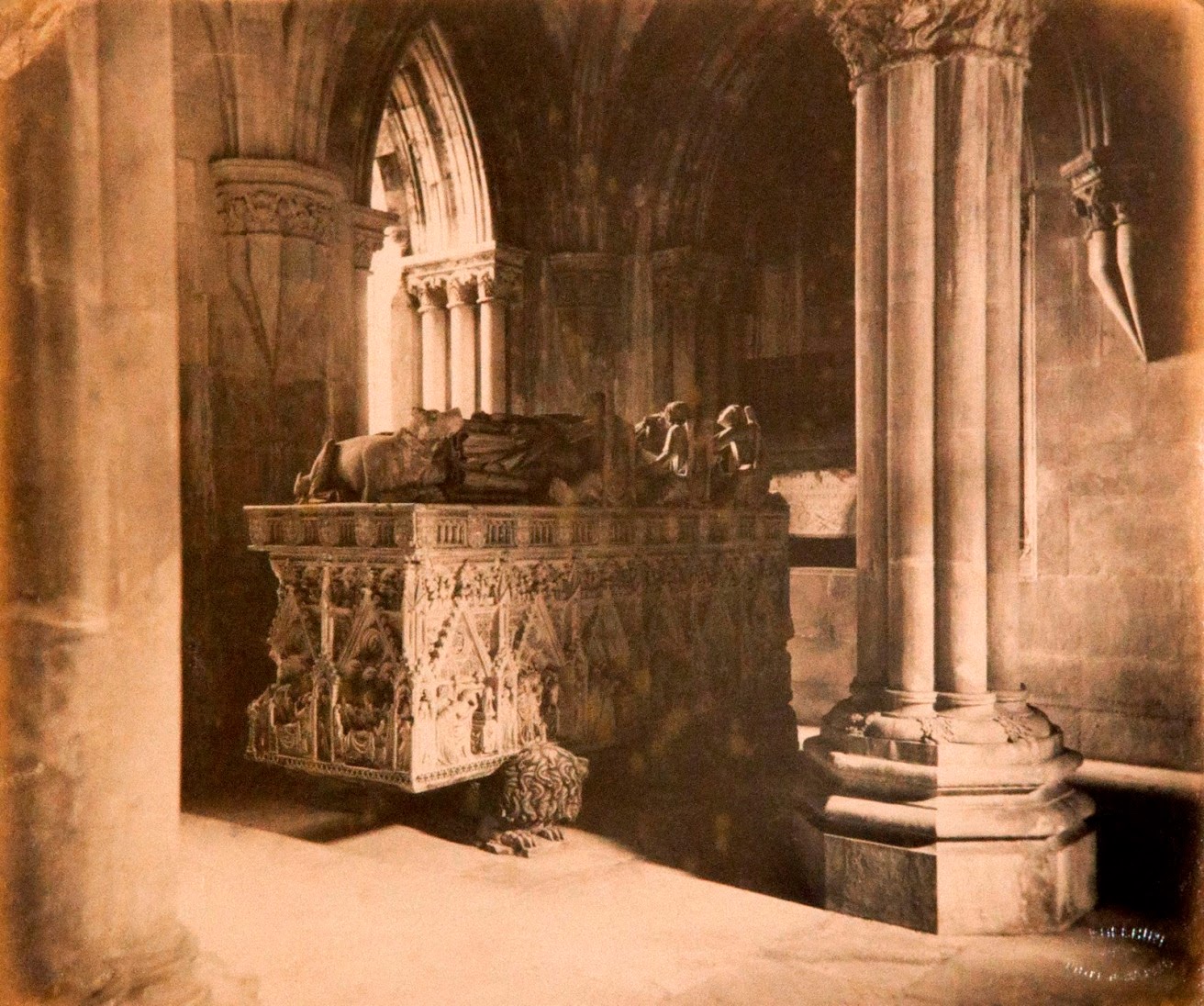 CINZAS e DIAMANTES: ......................... INÊS de CASTRO, A RAINHA ...