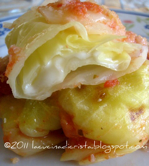 La cucina di Cristina: Involtini di verza con mozzarella in salsa ...