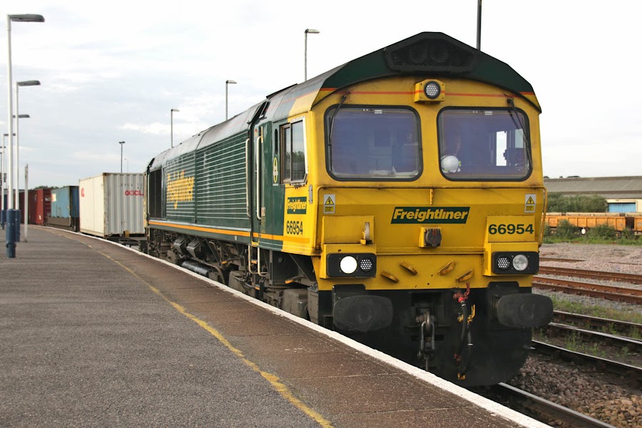 47s and other Classic Power at Southampton: June Friday Evening Freight ...