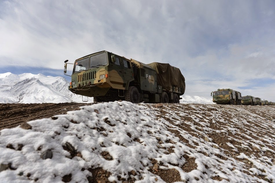Chinese HQ-16 / LY-80 Medium Range Surface To Air Missile (SAM) System ...