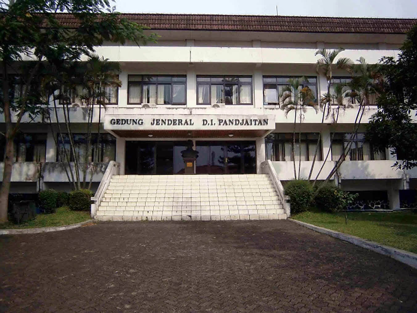 Donald Isaac Pandjaitan: Foto - Gedung D.I. Pandjaitan - Seskoad Bandung