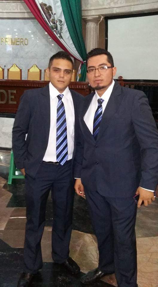 ROBERTO MENDIOLA MENDEZ: TOMA DE FOTO LIC. EN DERECHO UAGRO....