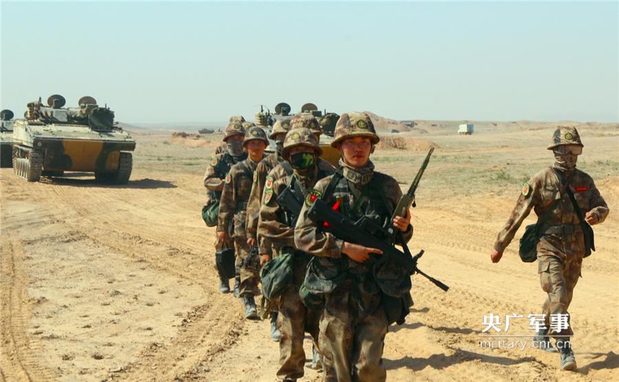 China Defense Blog: Day at the field: Armored Regiment, 37th Motorized ...