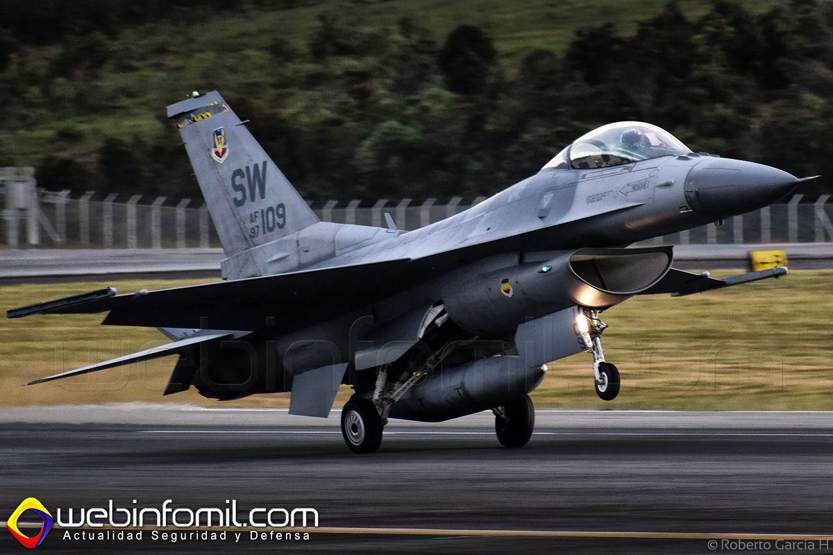 Lockheed Martin inaugura su nueva línea de producción de cazas F-16 ...