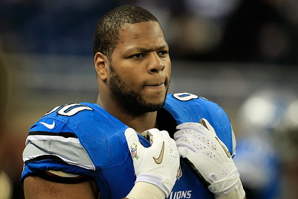 Just Sports & Just Us: NFL VP trying to get Ndamukong Suh's attention