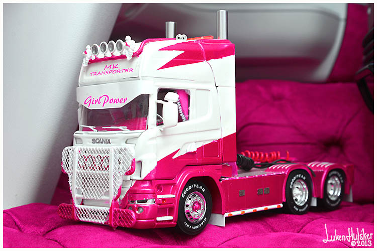 SCANIA: Scania Girl Power miniature model