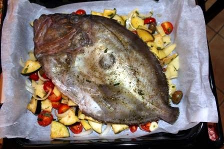 Ruda w kuchni : Ryba Św. Piotra (Piotrosz) pieczona z warzywami