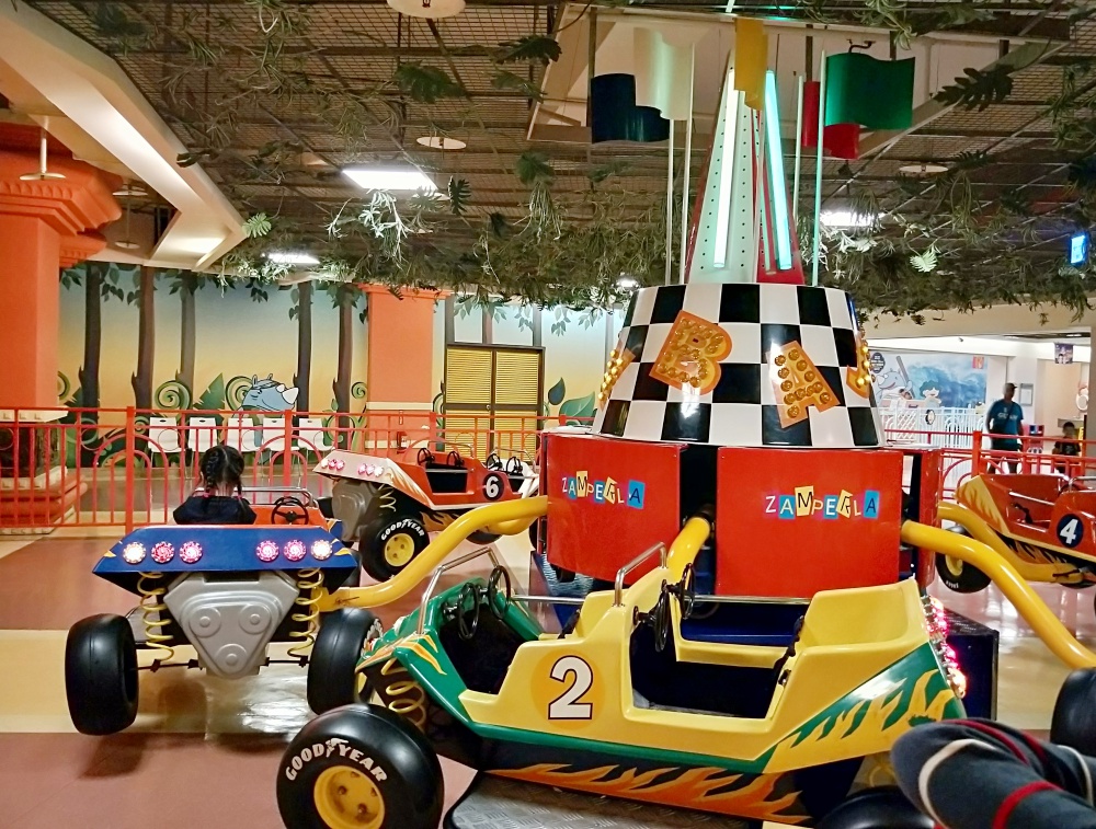 Kaohsiung Kids Friendly Itinerary Day 7: Fun Bus > E-Da Theme Park > E ...