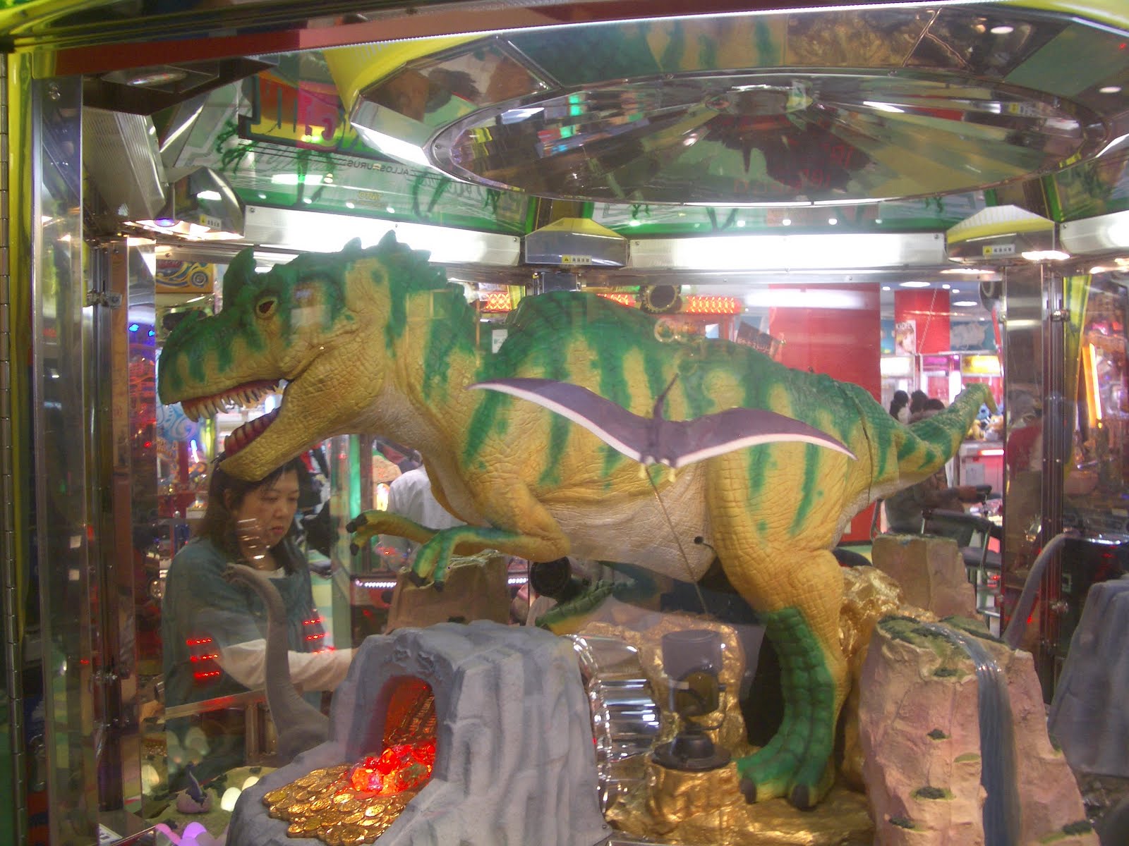 Japanese Culture 日本の文化: T-Rex Arcade Coin Game