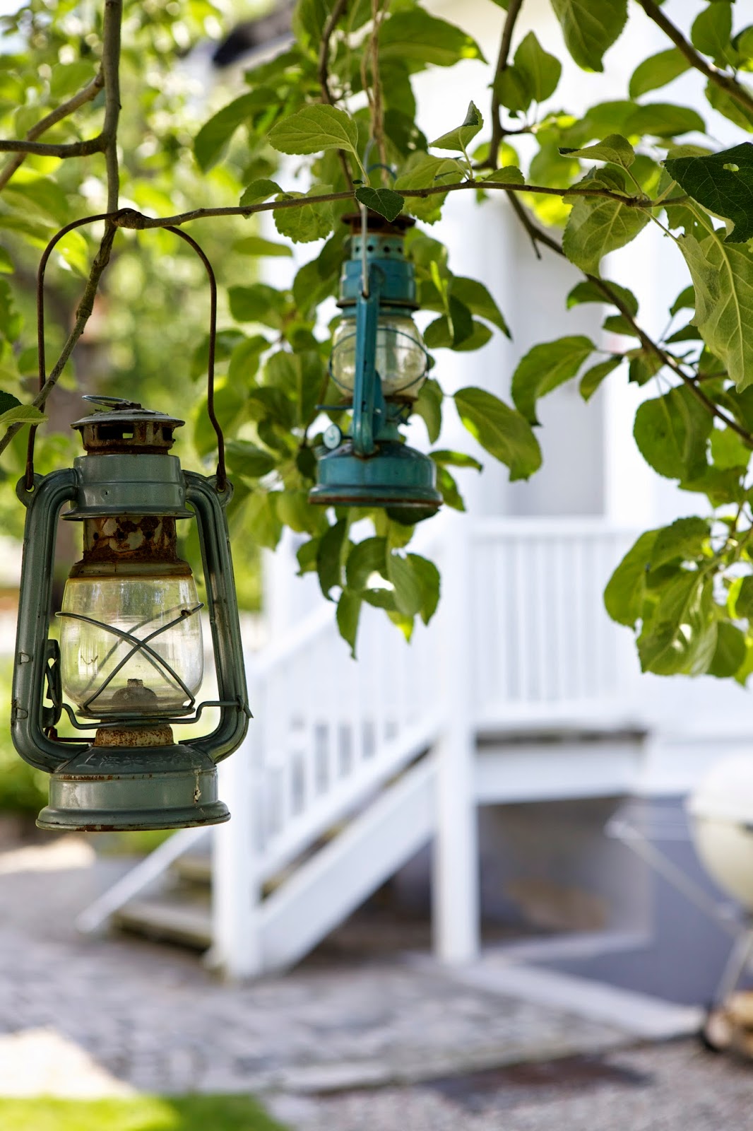 LILLA VILLA VITA: Lyktor i trädet