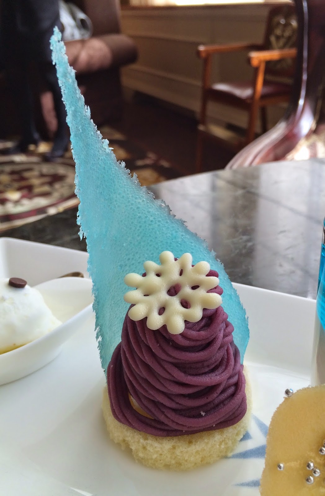 Anna And Elsa's Frozen Fantasy Afternoon Tea At Dreamers Lounge ...