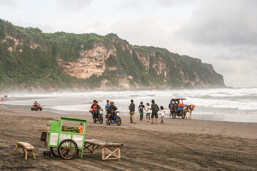 WesaJelajahIndonesia: Yogyakarta: Pantai Parangtritis, the Most Popular ...