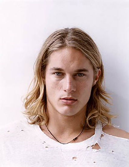 birthdays: Travis Fimmel (color photos)