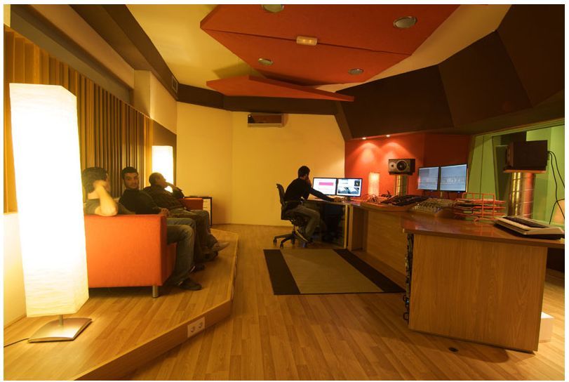 Adriano Sabez Frisson: Estudios de grabación