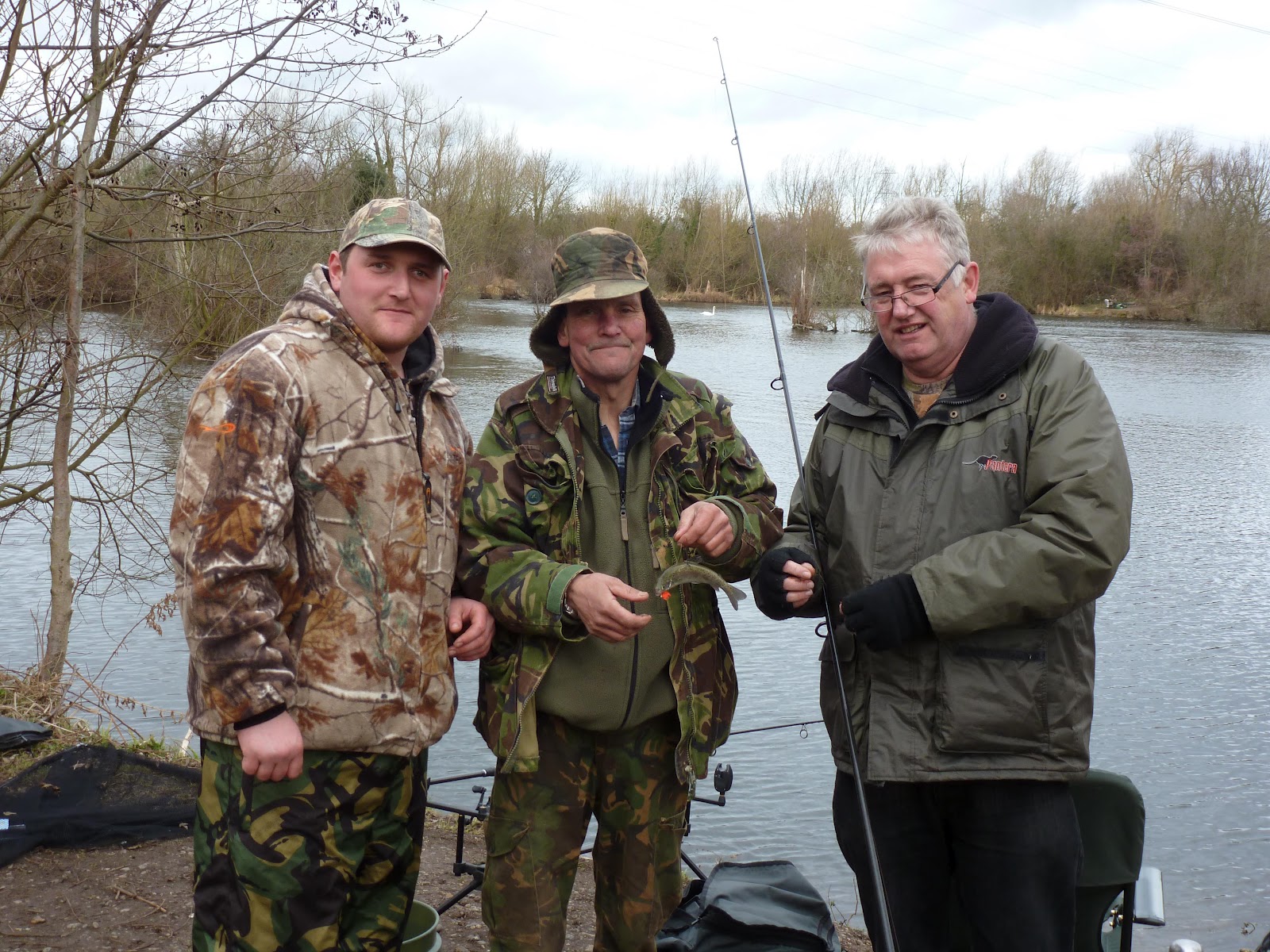 COLNE VALLEY BIRDER: Help the Heroes Pike match at Farlowes gravel pits