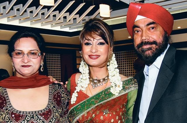 Sunanda Pushkar hot pics in saree | Sunanda Pushkar wedding photos|FILM ...