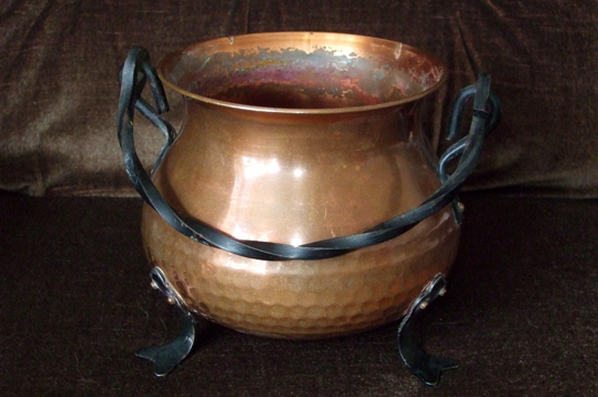 A bad witch's blog: Pagan Shopping: A Cauldron of Just the Right Size