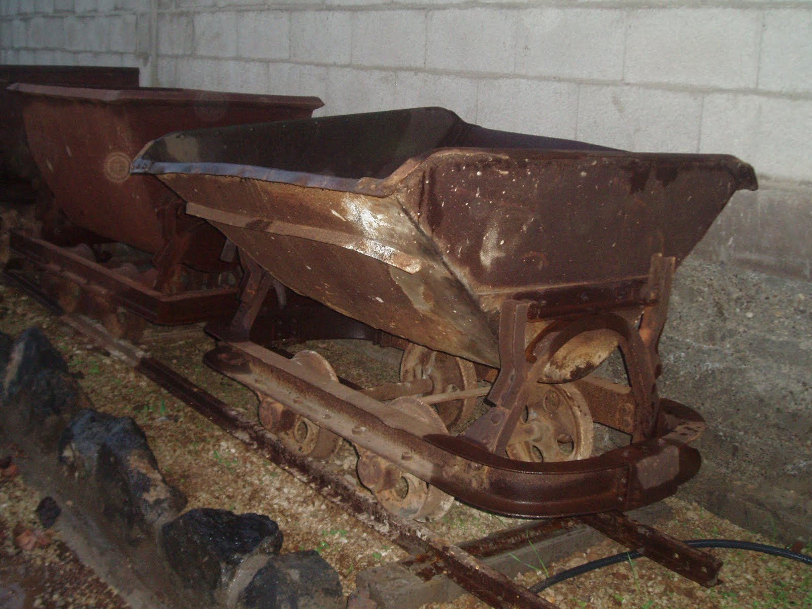 MONTAÑA TRENES E HISTORIAS: VAGONETAS, CARROS Y PLATAFORMAS