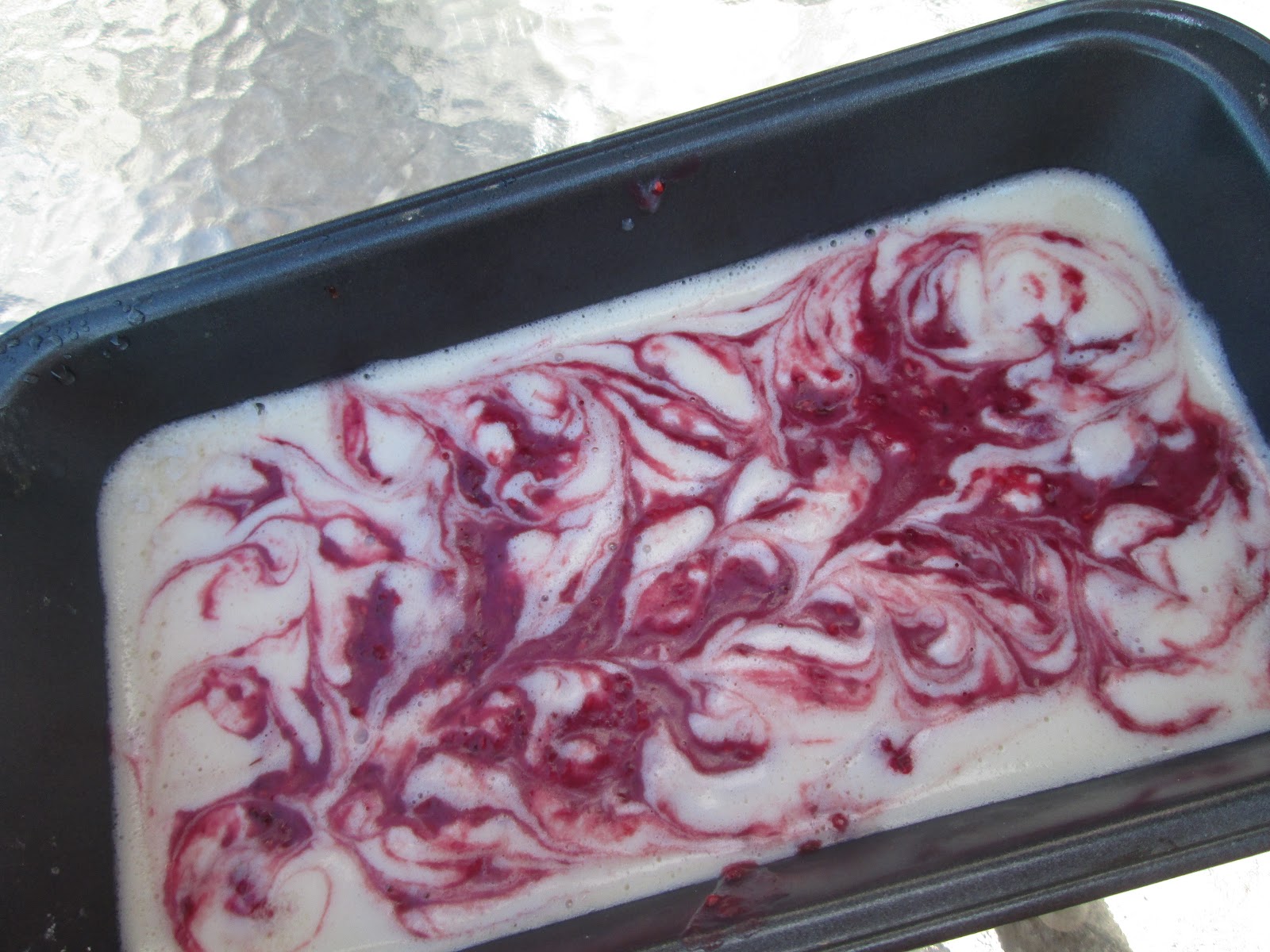 Canela kitchen (gloria): White chocolate and raspberry fudge dessert