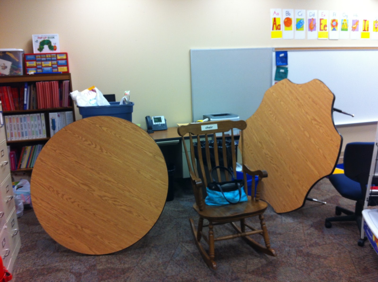 Krazy Kindergarten Teacher: Busy Busy Day in my Classroom!