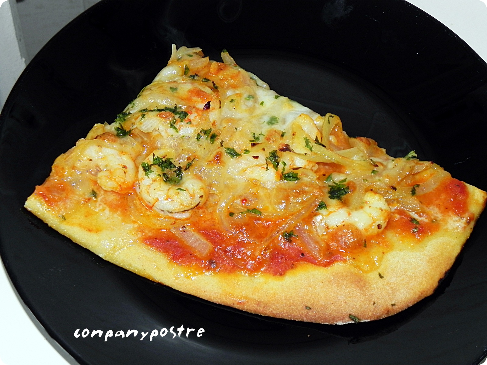 Con pan y postre: Pizza con gambas y masa de maíz