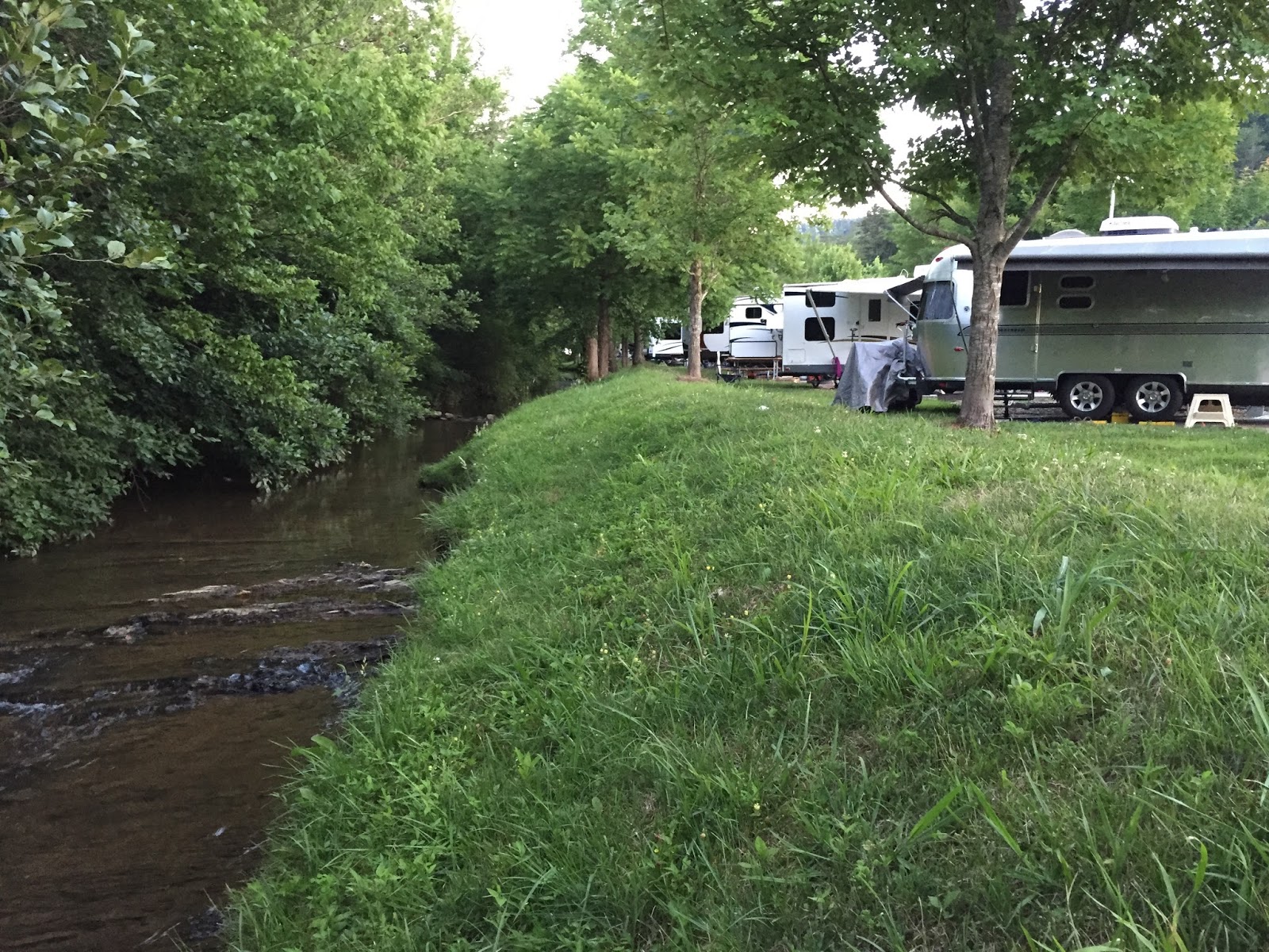 Cozy Rosie: Pine Mountain RV Park by the Creek - Pigeon Forge, Tennessee