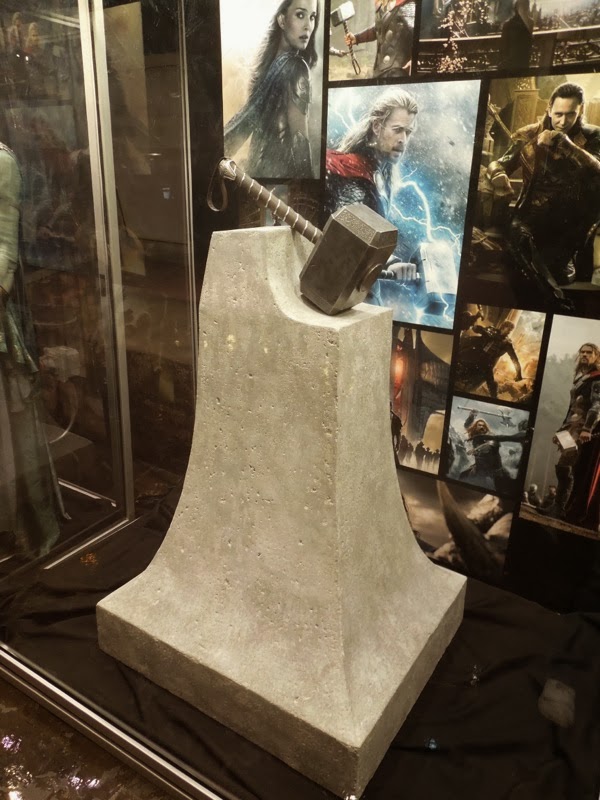 Original Thor: The Dark World movie costumes and Mjolnir hammer on ...