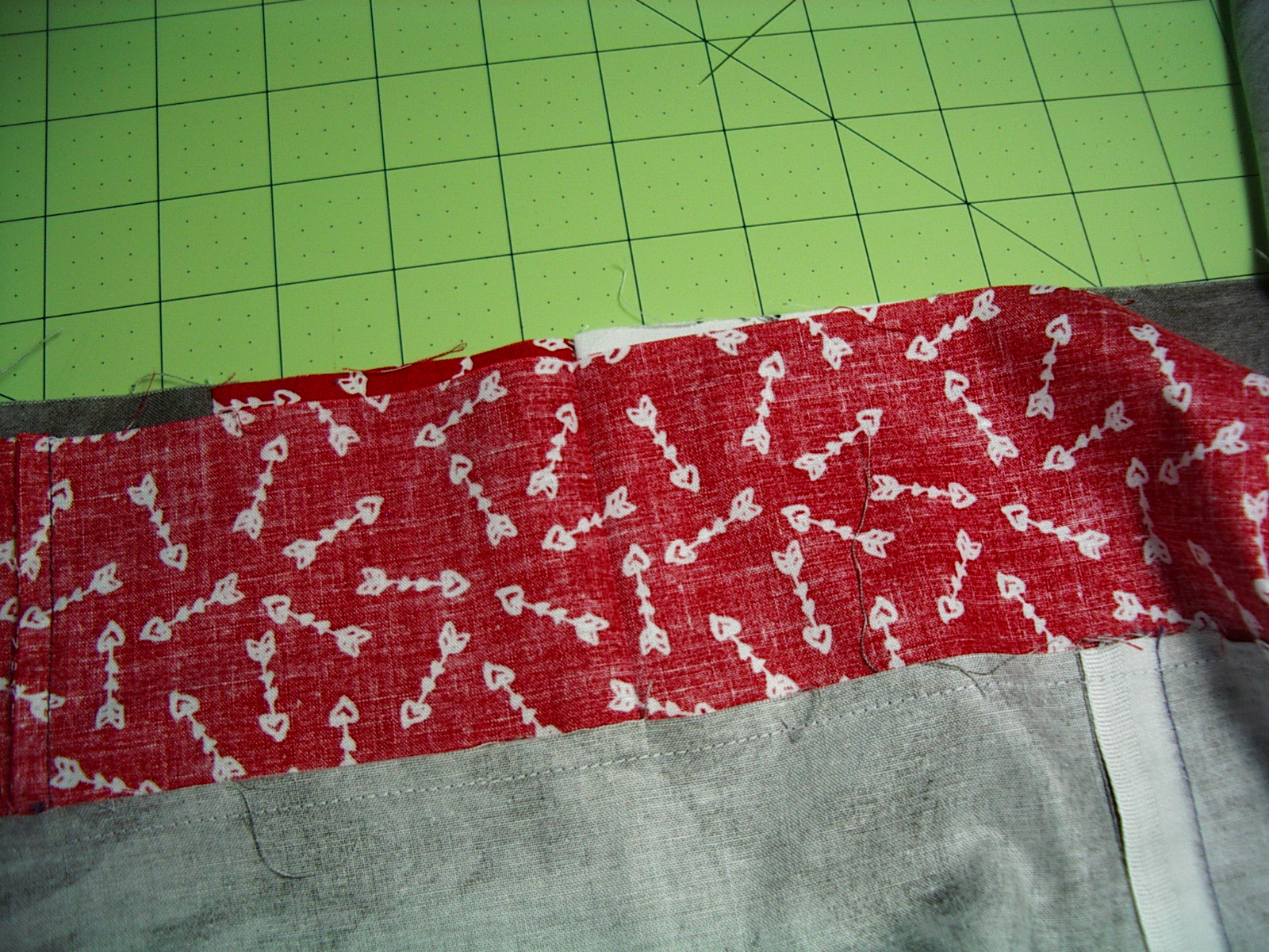 Cat on my Quilt Designs: How to make mitered corners for a quilt border.
