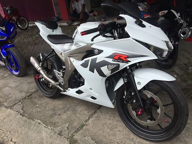 65 Foto Modifikasi Suzuki GSX R 150 Grafis Bodi Terbaru