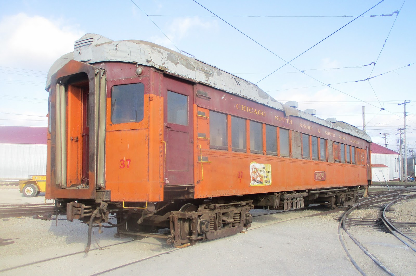 Preserved Traction: South Shore car leaves IRM