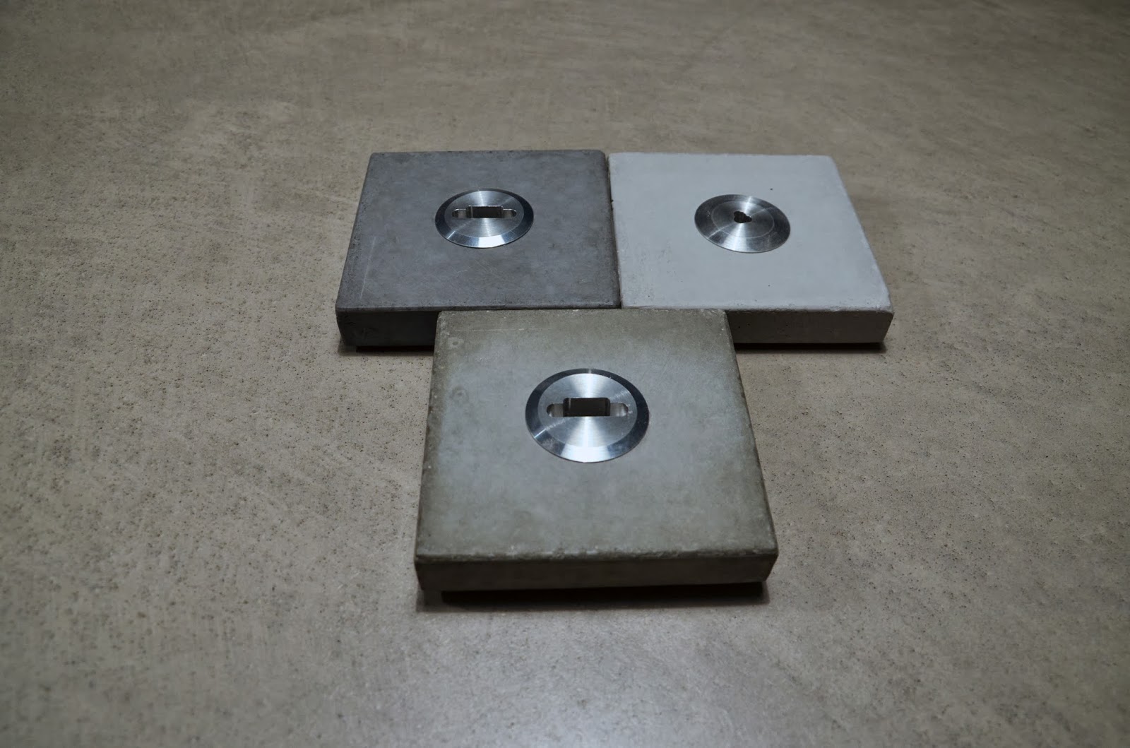 BETON CIRE Oberflächen in BETON LOOK: iPhone-Dockingstation aus Beton++ ...