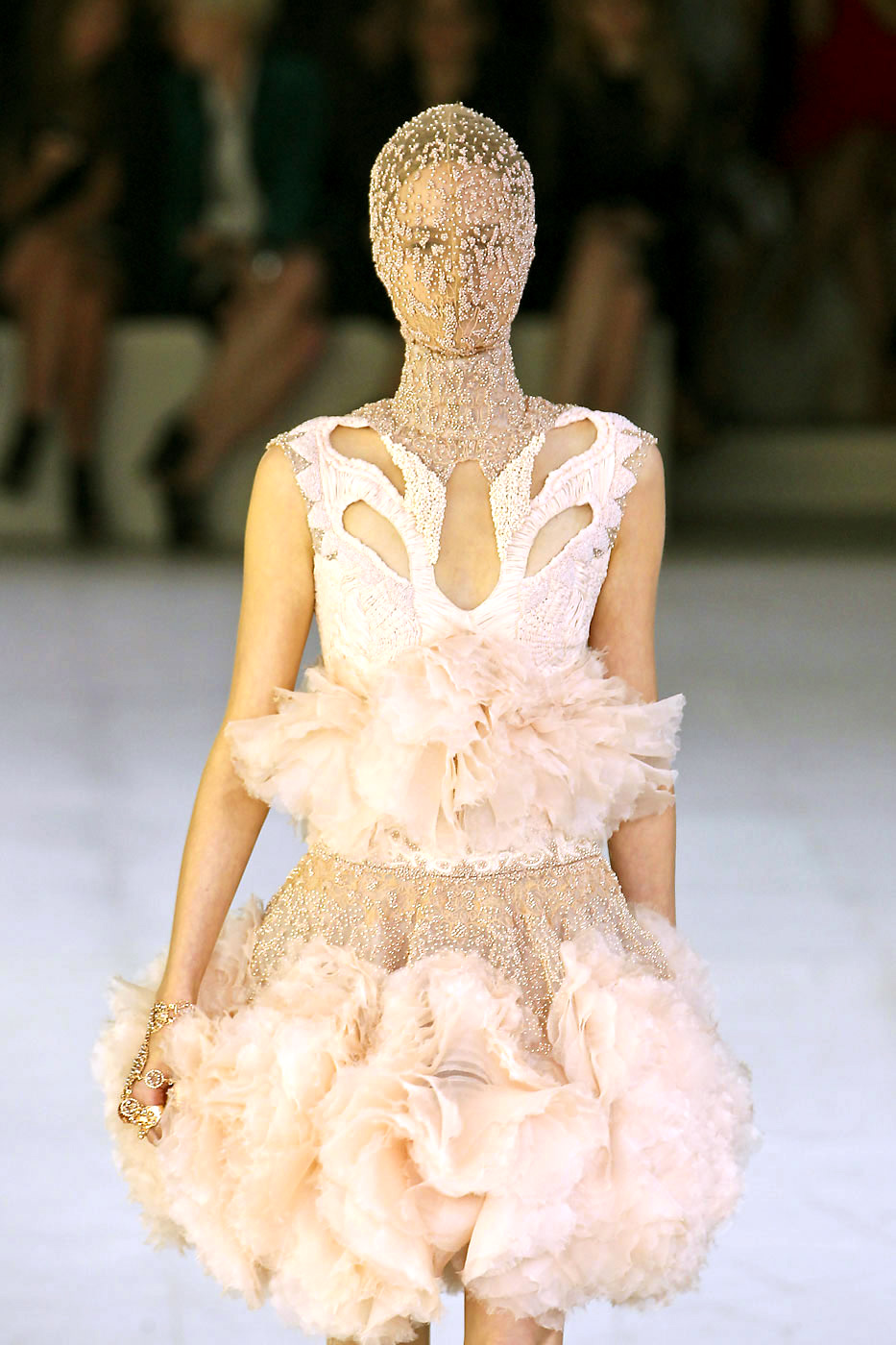 Glamour By Fatima: *AMAZING* Alexander McQueen Spring/Summer 2012