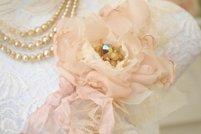 The Polka Dot Closet: How To Make A Flower Pin