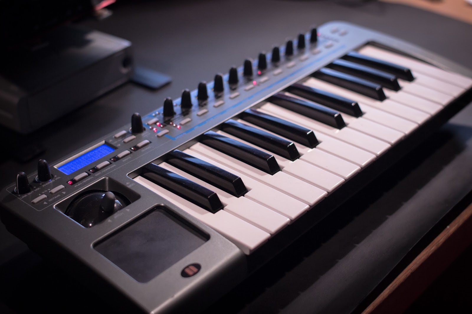 MATRIXSYNTH: Novation Xio 25 Synthesizer + Controller + Audio Interface