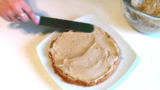 Farfuria vesela: Tort cu blat cu nuca si crema cu cafea