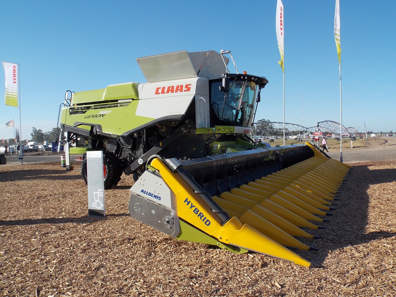 DIECIOCHO RUEDAS: CLAAS LEXION 780… LA COSECHADORA CON EL CORAZÓN DEL ...