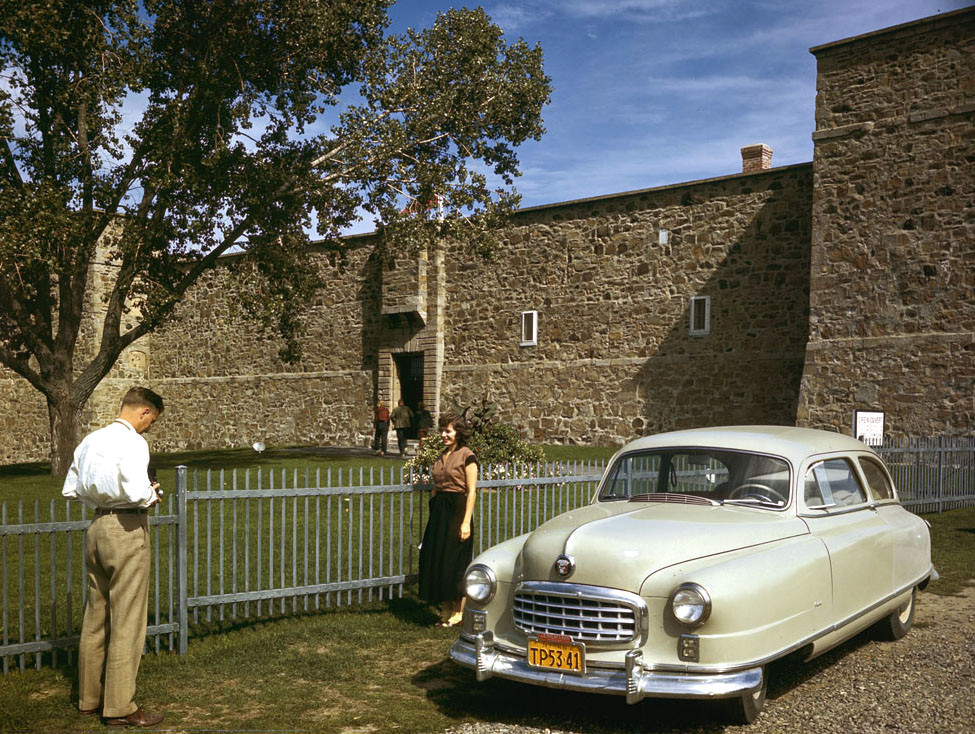 22 Amazing Color Photos Capture Everyday Life of Canadians in the Late ...