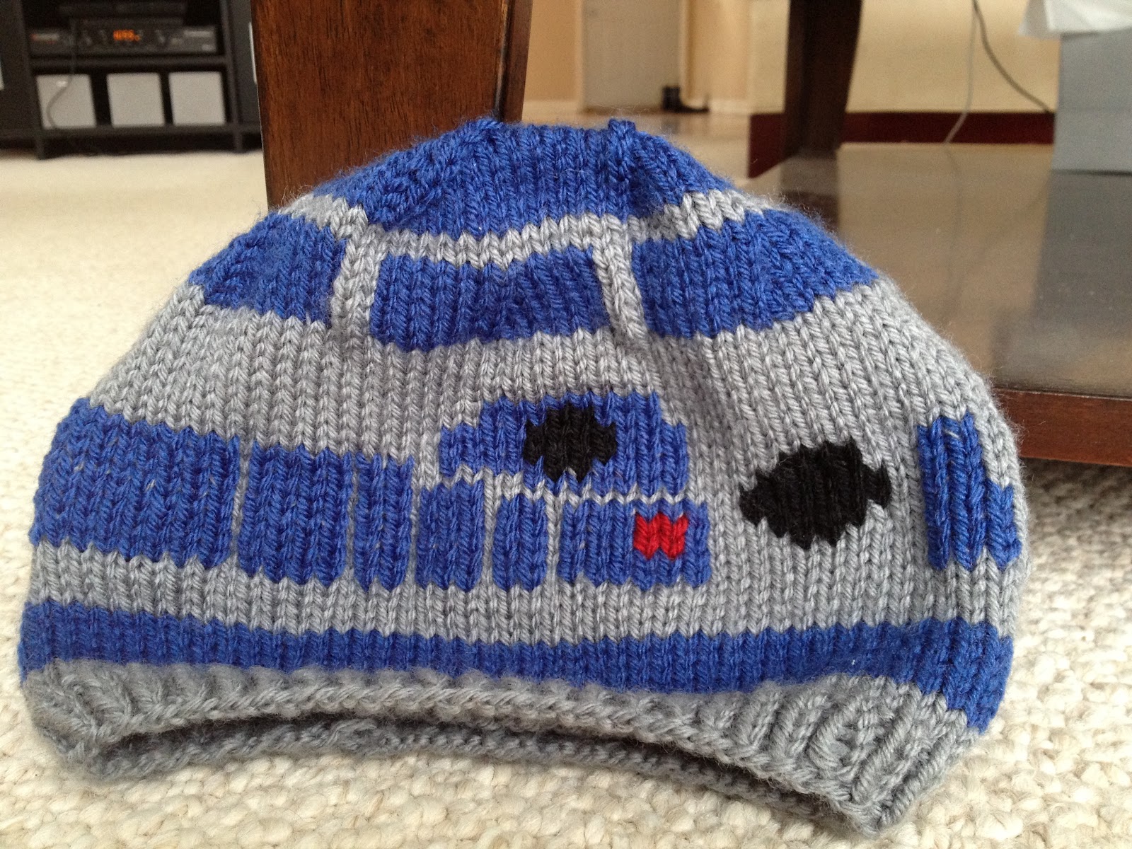 Simmering Stitches: Star Wars - R2-D2 Hat