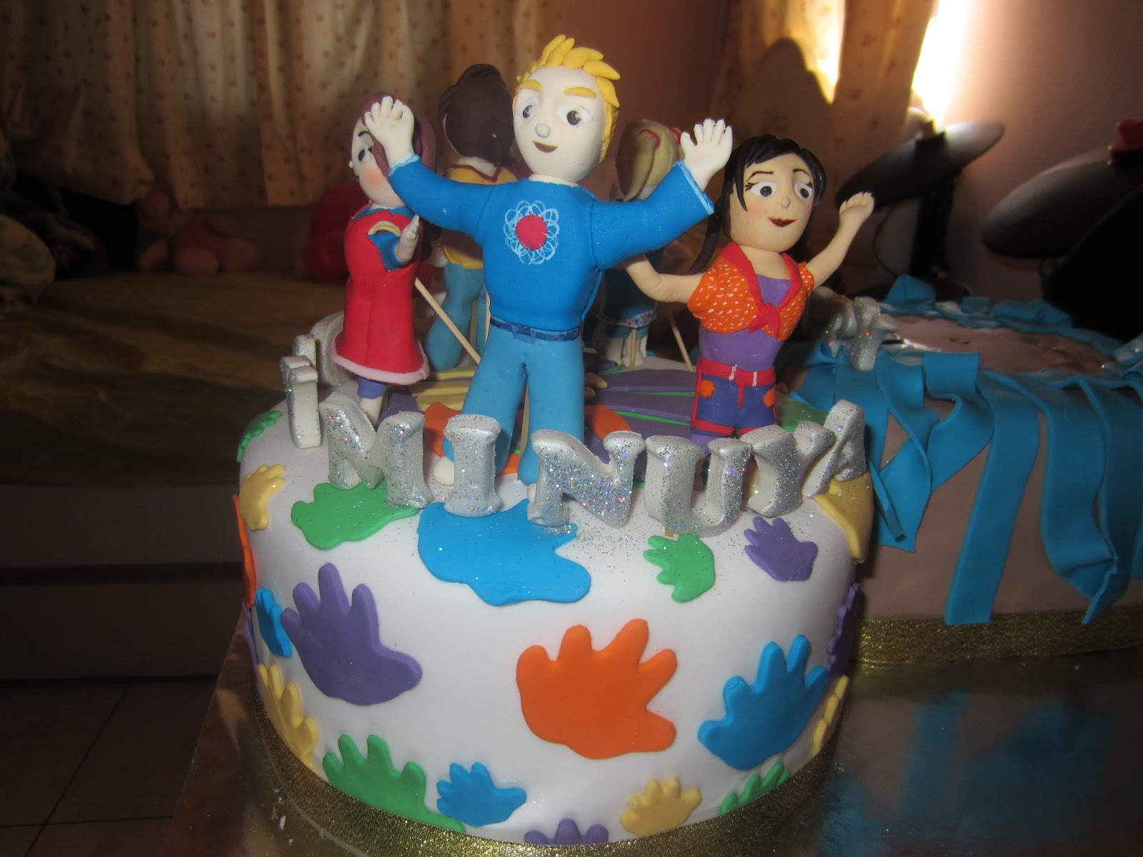 Home May'de Cakes: The Making : Hi-5 themed cake