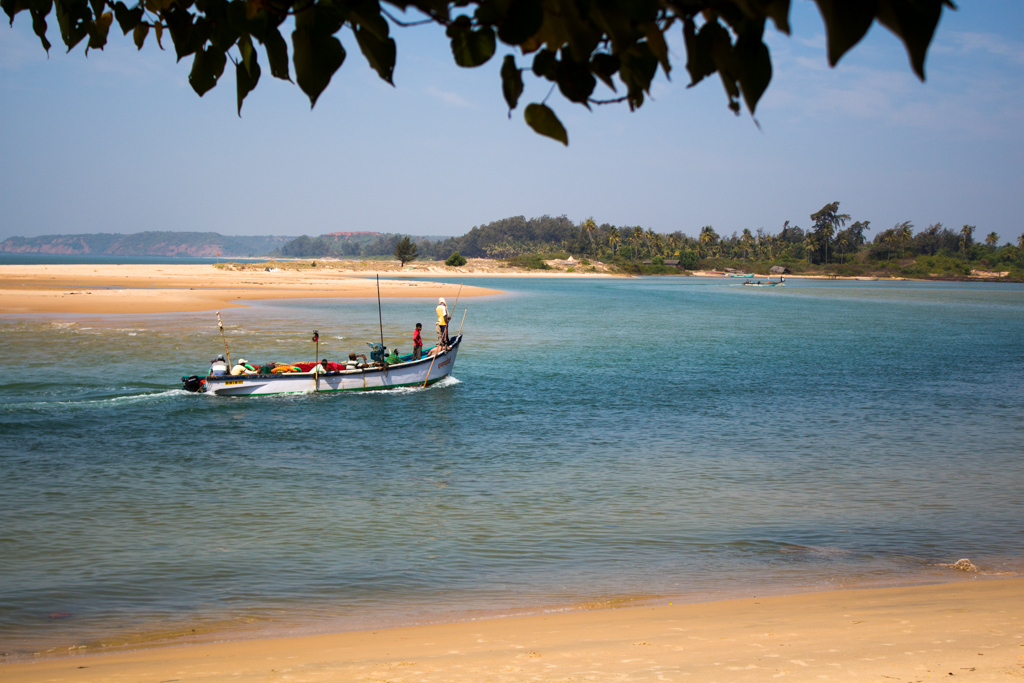 Redi Beach | Konkankatta.in