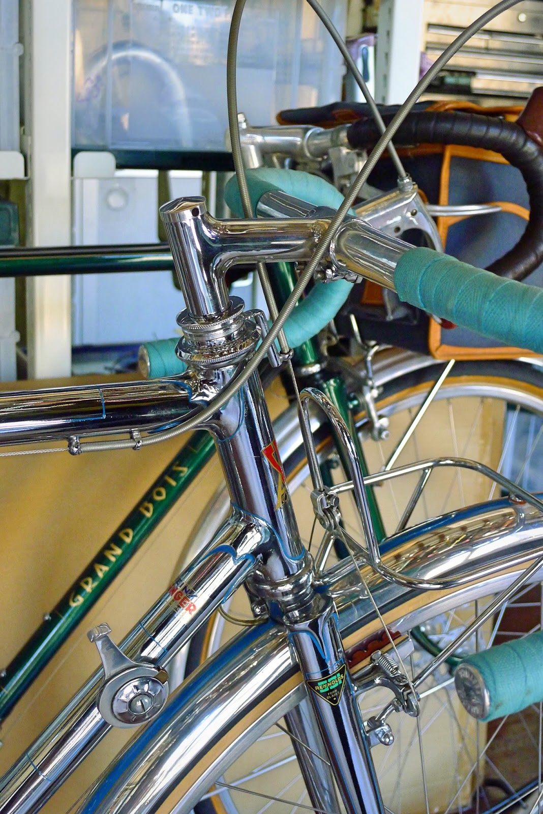 Kinki Cycle: Alex Singer Constructeur At Grand Bois