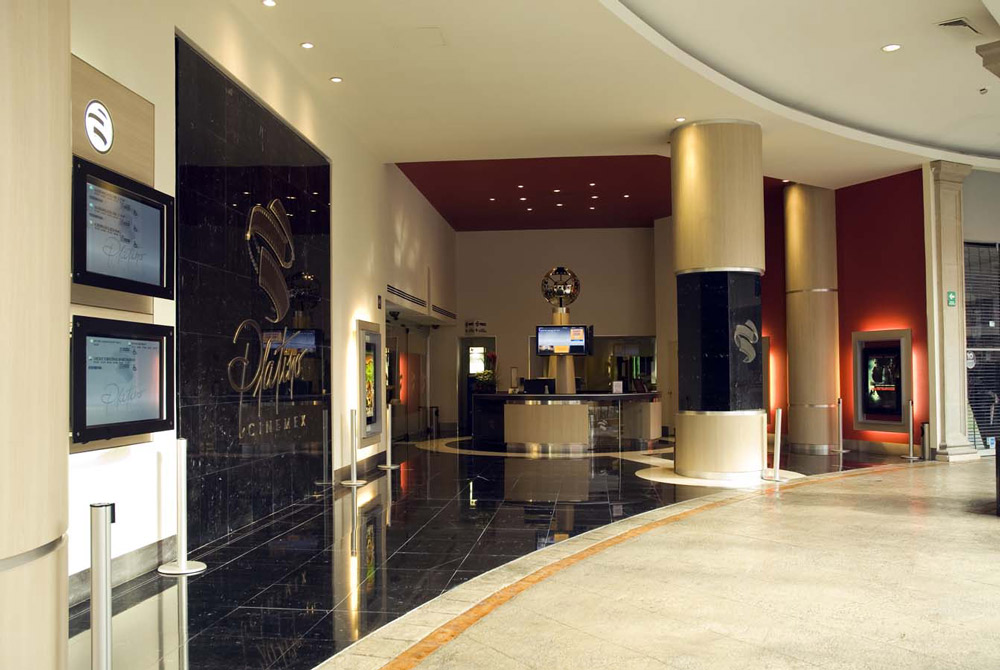 podio: Cinemex Platino por ART Arquitectos