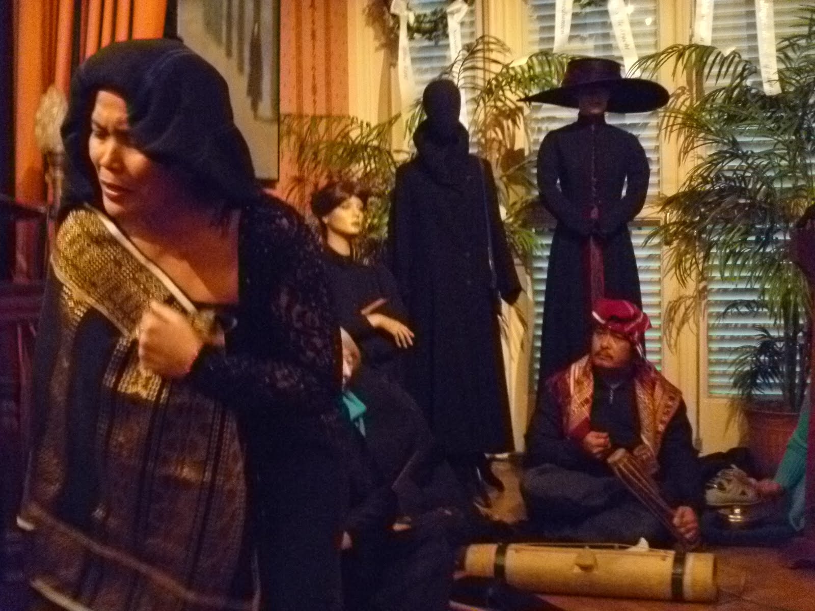 Indonesian performance: Karo-begrafenismuziek, Louis Couperus Museum ...