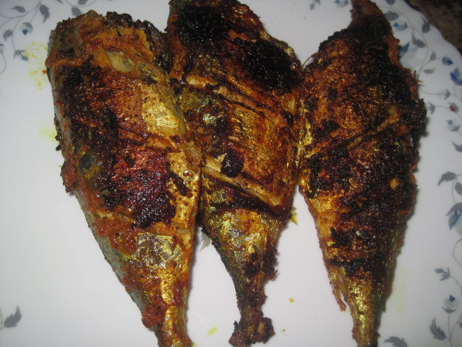 Foodalicious Bonkers: Mangalorean Style Rava Fried Fish