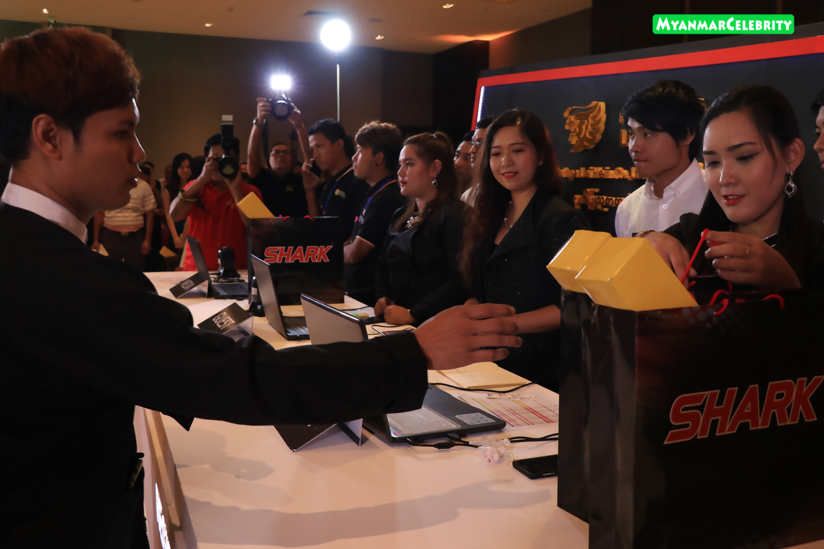 Osotspa Loi Hein Co.,Ltd ကုန္သည္ႀကီးမ်ား ဂုဏ္ျပဳညစာစားပြဲ အႏုပညာ ...