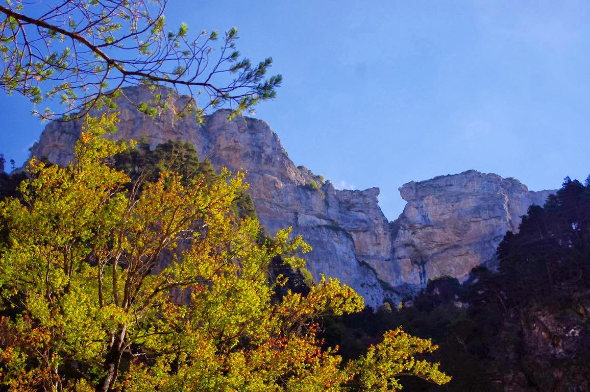 LA MORADA DE SUGOI. Montañismo en Iberia.: Explosion Otoñal en Cañon ...