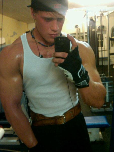 the beauty of male muscle: Lars