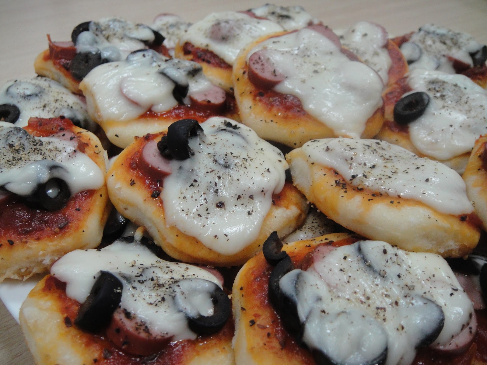 Maryam's Culinary Wonders: 9. Mini Pizza