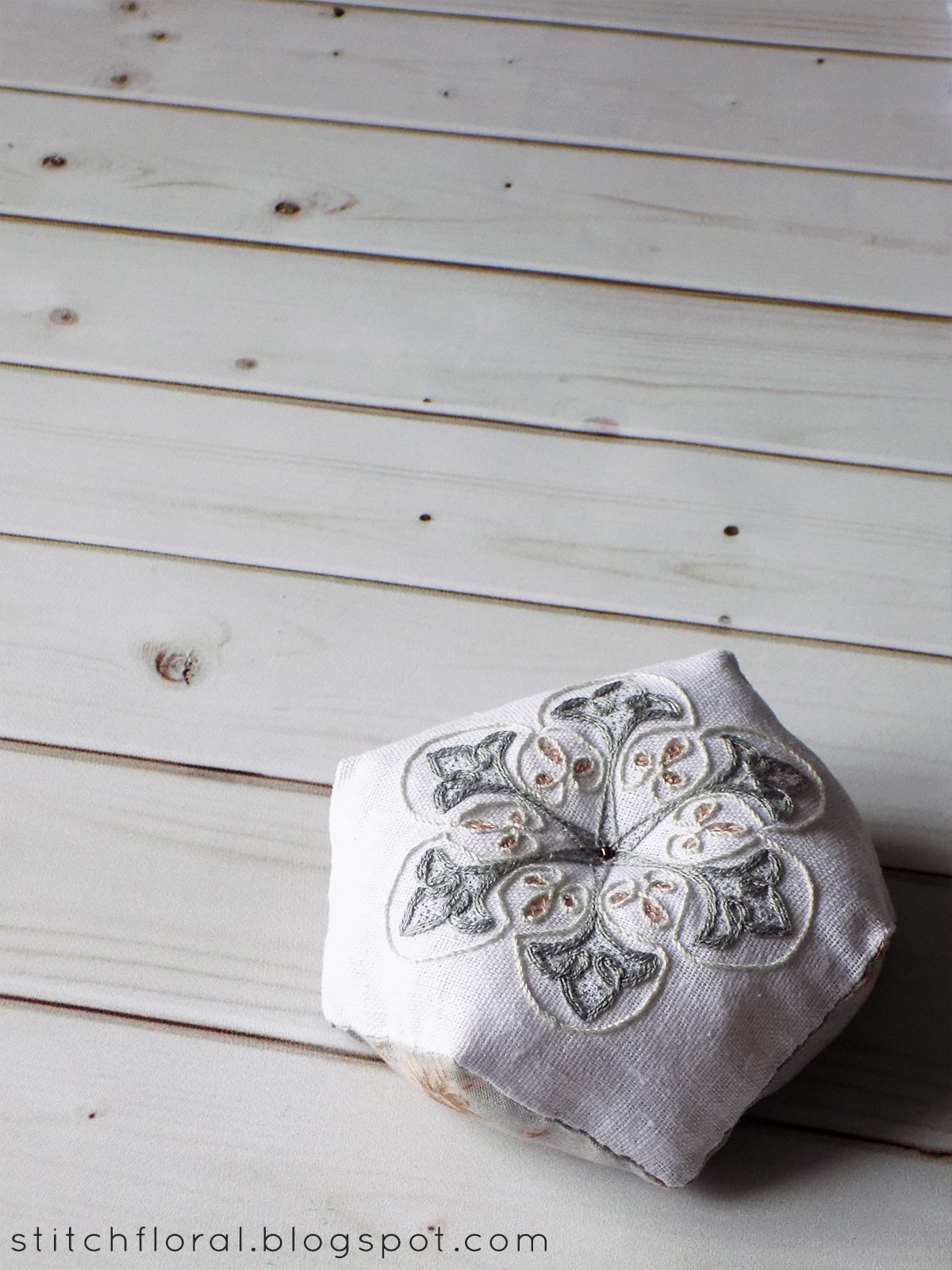 DIY Biscornu tutorial - Stitch Floral